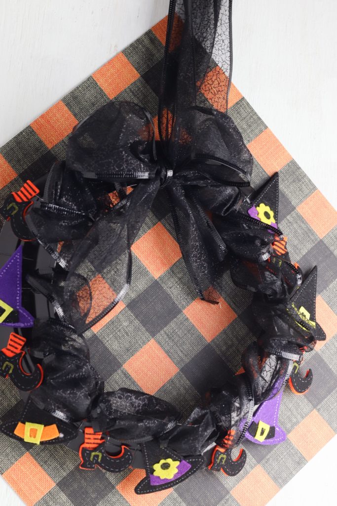 Paper Plate Witch Wreath - Sandee Booth