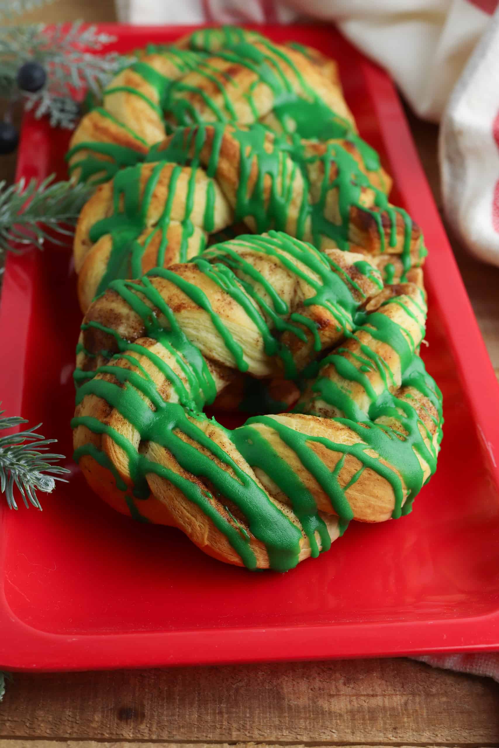 Easy Braided Cinnamon Roll Wreath with Cinnamon Rolls - Sandee Booth